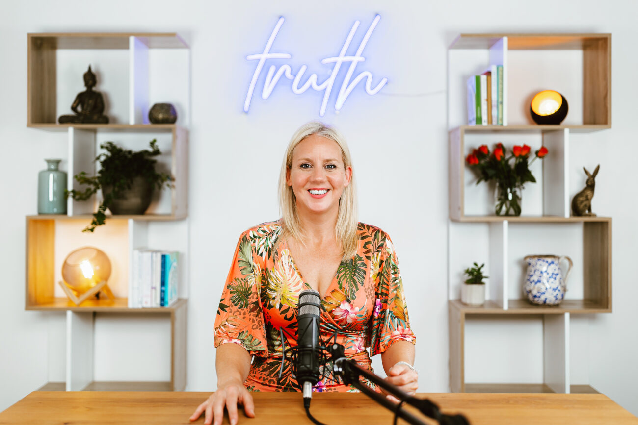 Laura How | Laura How | Online Counselling & Coaching